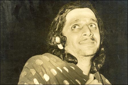 Theatre Academy, Pune Presents BEGUM BARVE... Written and Directed by ...