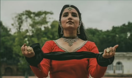 MEERA BEYOND DEVOTION English Play/Drama - www.MumbaiTheatreGuide.com