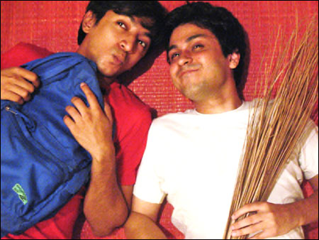 THE KACHRA TALES English Play/Drama - www.MumbaiTheatreGuide.com