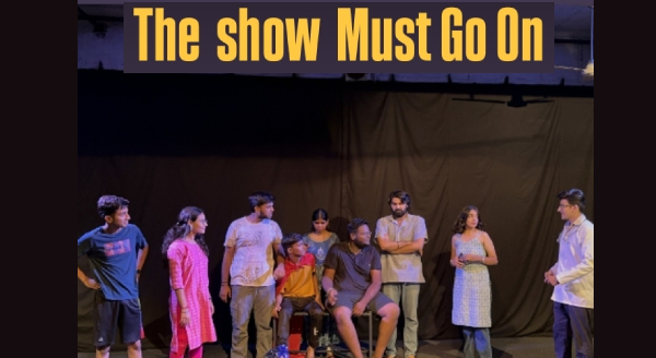 THE SHOW MUST GO ON Gujarati Play/Drama - www.MumbaiTheatreGuide.com