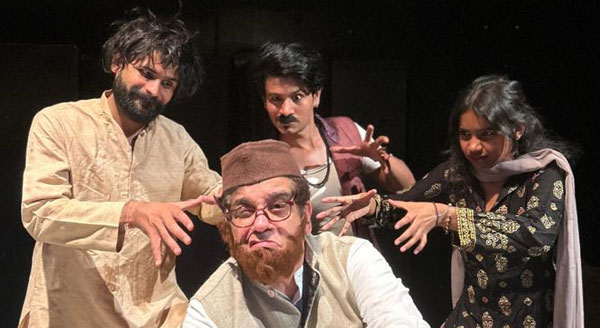 KANJOOS (swatantra theatre) Hindi Play/Drama - www.MumbaiTheatreGuide.com